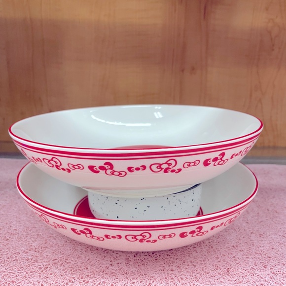 Hello Kitty | Dining | Sanrio Hello Kitty Large Ceramic Bowls 9 Set Of ...